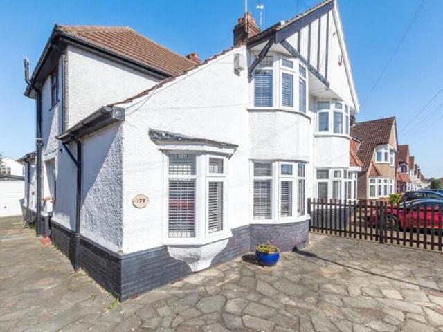3 Bedroom House Welling Greater London 100685206