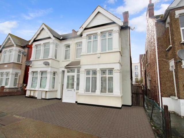 3 Bedroom House Wembley Great London 100825062