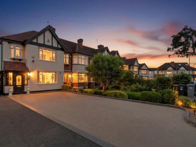 3 Bedroom House Wembley Greater London 99344611
