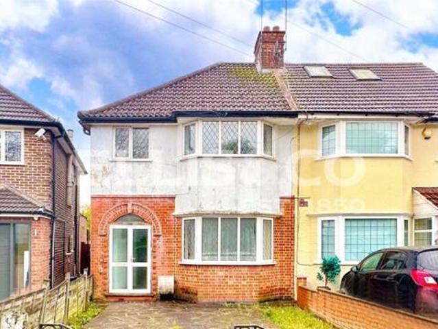 3 Bedroom House Wembley Greater London 100854746