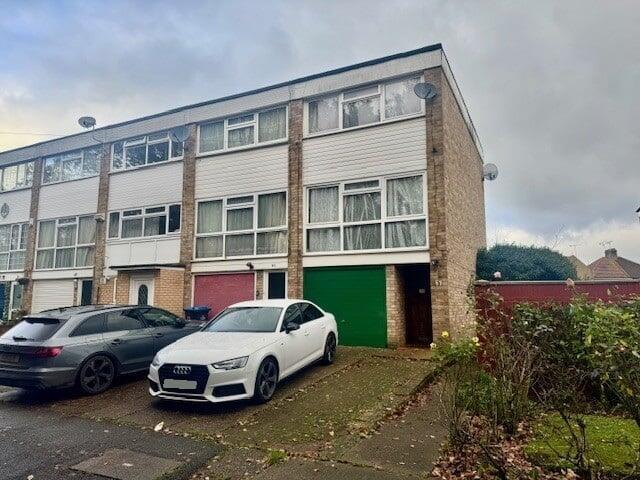 3 Bedroom House Wembley Greater London 100917771