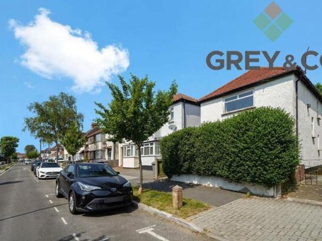 3 Bedroom House Wembley Greater London 100263356
