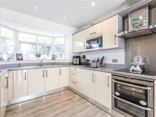 3 Bedroom House West Byfleet Surrey 100132366