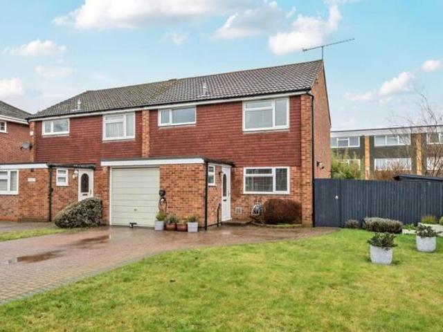 3 Bedroom House West Byfleet Surrey 101231733