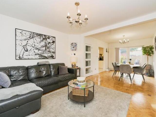 3 Bedroom House West Drayton Greater London LS99436951