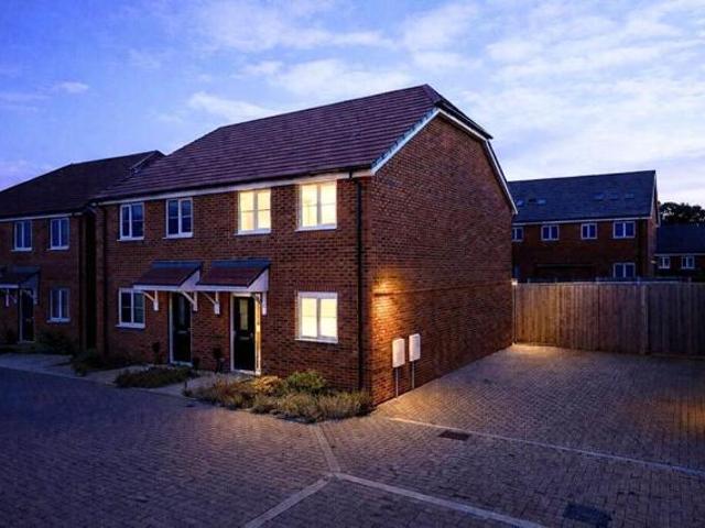 3 Bedroom House West Sussex West Sussex LS99926077