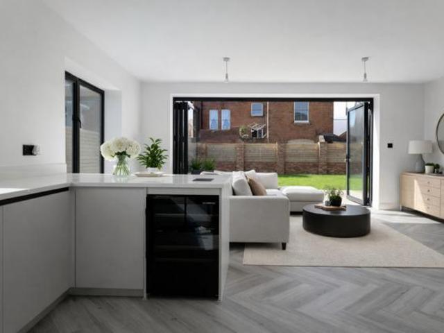 3 Bedroom House Westgate Kent 101025297