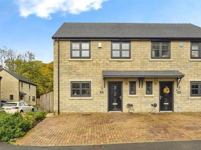 3 Bedroom House Wheatley Hampshire 98404361