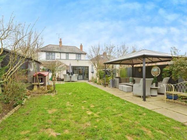 3 Bedroom House Whetstone Whetstone LS99571854