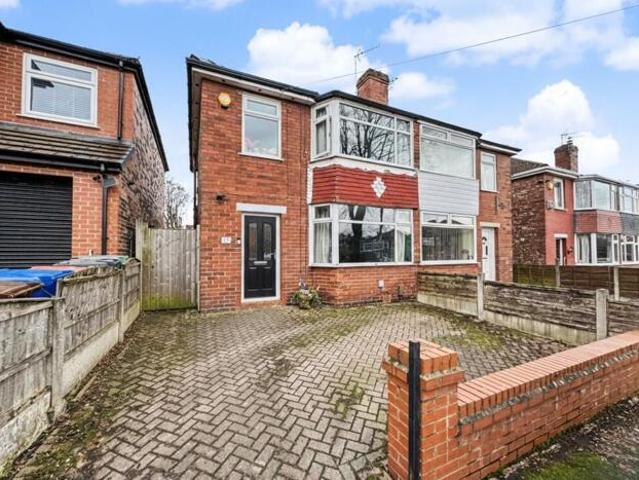 3 Bedroom House Whitefield Bury LS100503260
