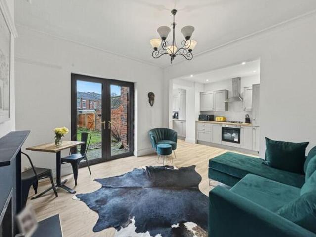 3 Bedroom House Whitefield Bury LS101777652