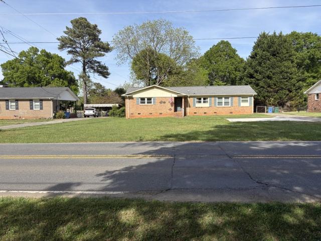 3 bedroom house with large yard outside charlotte