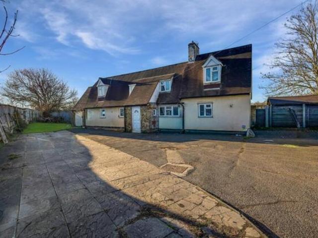 3 Bedroom House Wickford Essex 101278193