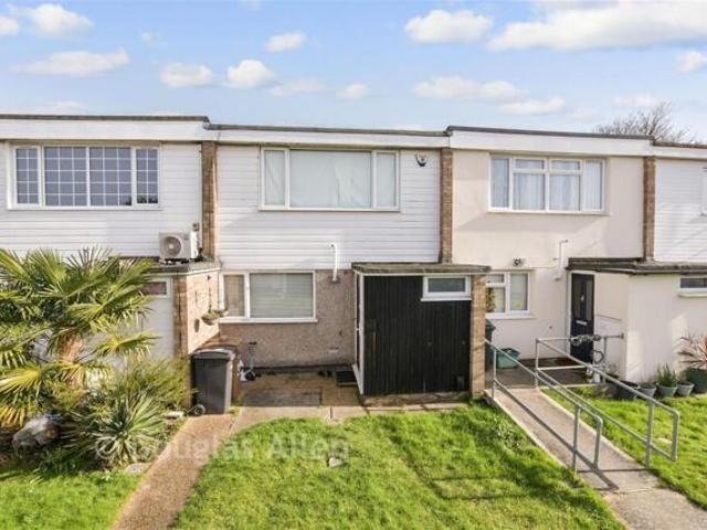 3 Bedroom House Wickford Essex LS100881628
