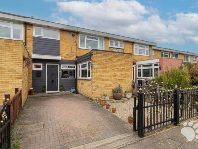 3 Bedroom House Wickford Essex LS101059686