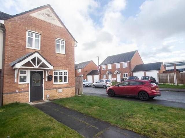 3 Bedroom House Wigan Wigan 101119326