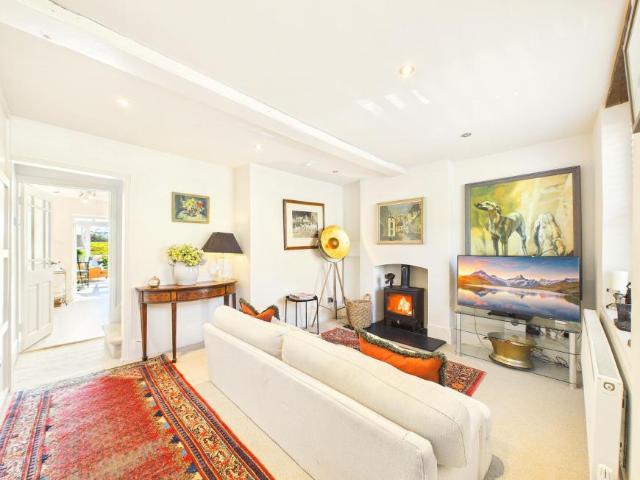 3 Bedroom House Winchcombe Winchcombe 102469369
