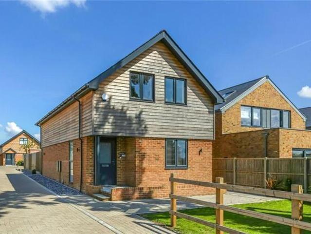 3 Bedroom House Winchester Hampshire 99523797