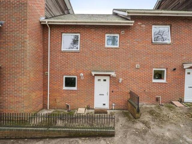 3 Bedroom House Winchester Hampshire LS100987867