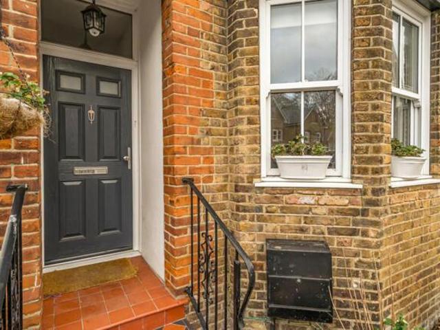 3 Bedroom House Windsor Windsor And Maidenhead LS101675185