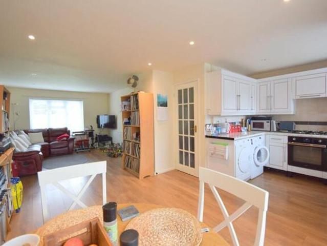 3 Bedroom House Windsor Windsor And Maidenhead 99642123