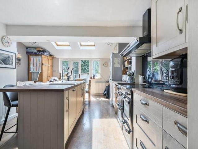 3 Bedroom House Windsor And Maidenhead Windsor And Maidenhead 98864664