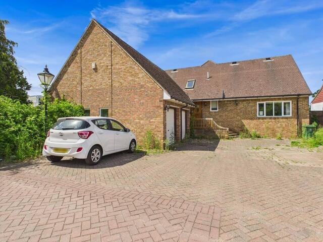 3 Bedroom House Wraysbury Surrey 100096587