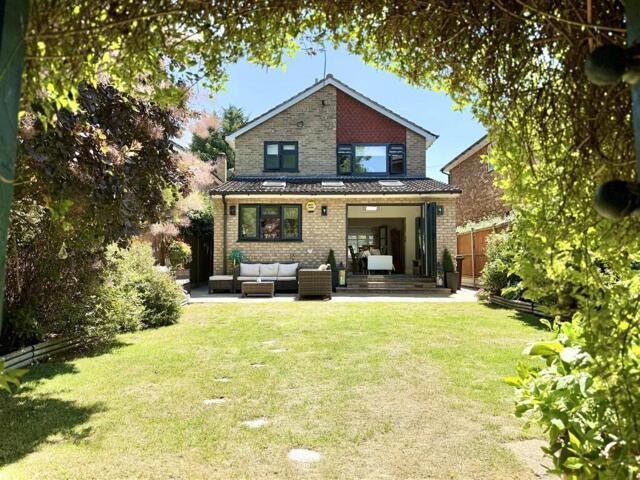 3 Bedroom House Writtle Essex LS99735861