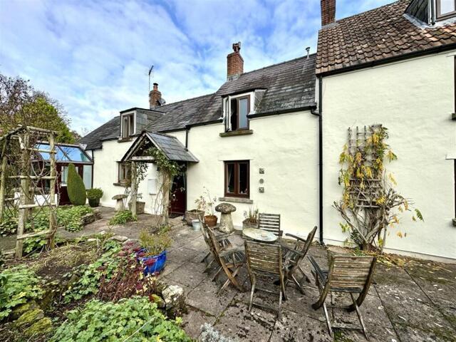 3 Bedroom House Wye Kent 92575123