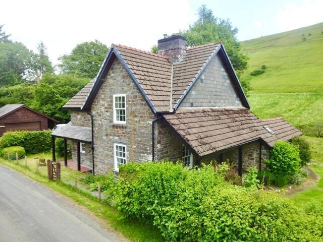 3 Bedroom House Wye Kent 99571635
