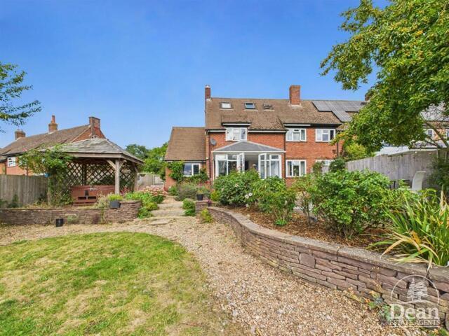 3 Bedroom House Wye Kent LS100881652