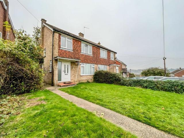 3 Bedroom House To Let HP13 3 bed semi detached house to rent £1,595 pcm £368 pw