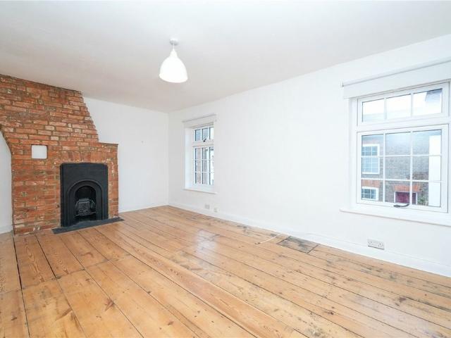 3 Bedroom house to let in Portland Street, St. Albans, Hertfordshire, AL3