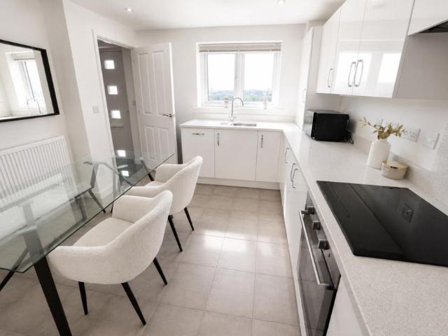 3 bedroom House To Let Total Size: 1087 SQ FT