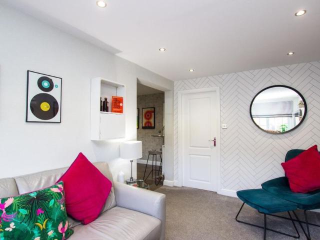 3 bedroom House To Let Total Size: 1152 SQ FT