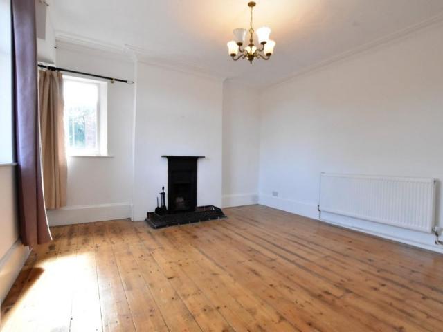 3 bedroom House To Let Total Size: 1410 SQ FT