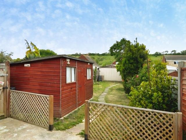 3 bedroom House To Let Total Size: 765 SQ FT
