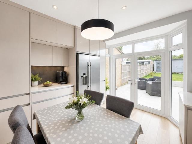 3 bedroom House To Let Total Size: 797 SQ FT