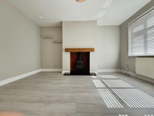 3 bedroom House To Let Total Size: 872 SQ FT