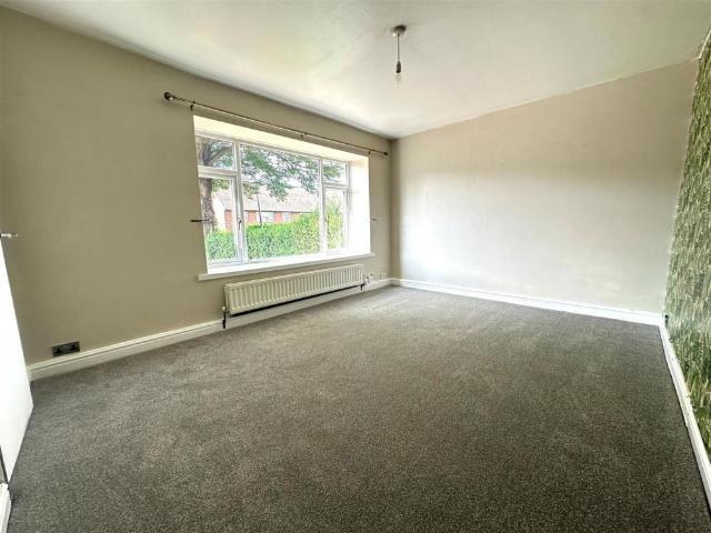 3 bedroom House To Let Total Size: 883 SQ FT