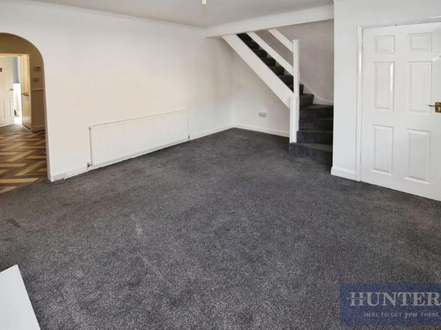 3 bedroom House To Let Total Size: 905 SQ FT