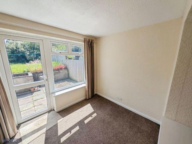 3 bedroom House To Let Total Size: 948 SQ FT