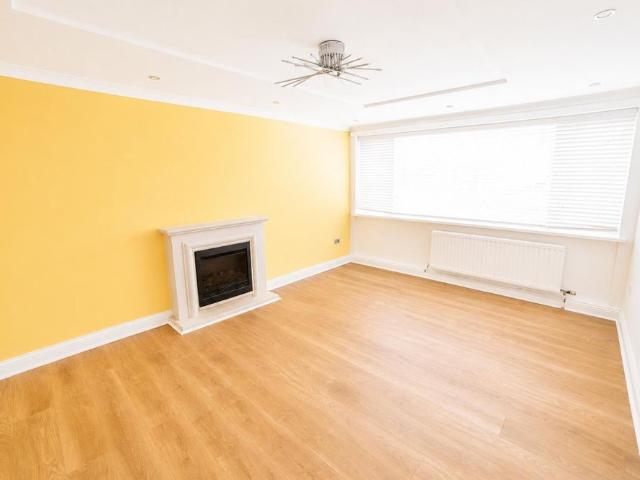 3 bedroom House To Let Total Size: 980 SQ FT