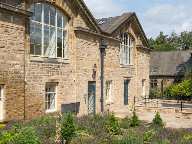 3 bedroom mews to rent