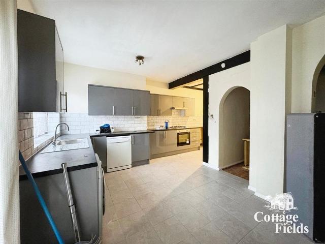 3 bedroom terraced house to rent