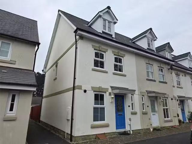 3 bedroom House to rent, Temeraire Road, Plymouth, PL5 £1,400.