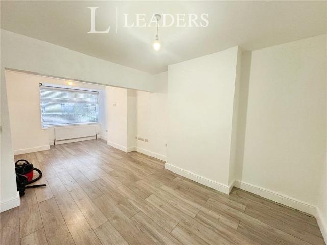 3 bedroom house to rent Tewkesbury Road, Clacton on Sea, Essex, CO15