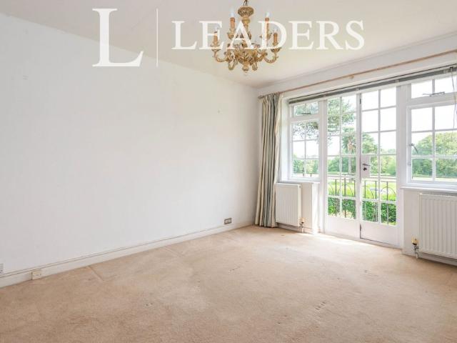 3 bedroom house to rent The Crescent, Pendleton Road, Redhill, RH1