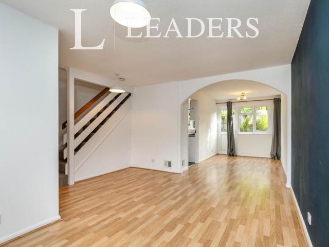 3 bedroom house to rent Torridon Close, Woking, GU21