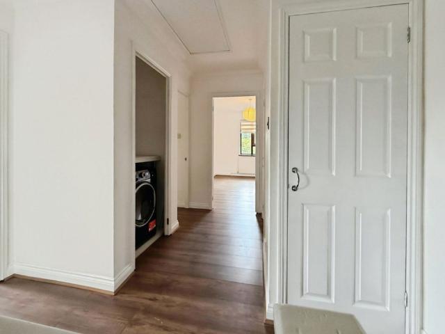 3 bedroom House To Rent Total Size: 1034 SQ FT